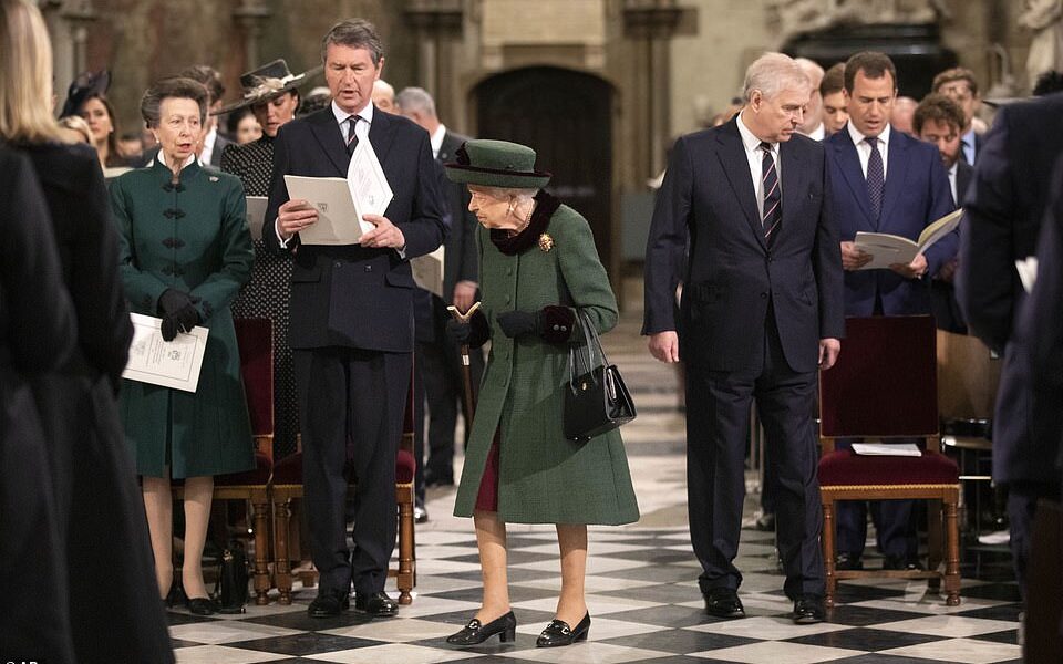 Sharp Queen Kicks Harry Out of Monarchy with a Nod to Future Kings ...