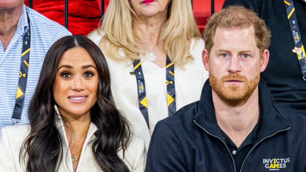 Colin Jost Mocks Harry and Meghan on Saturday Night Live – News all day